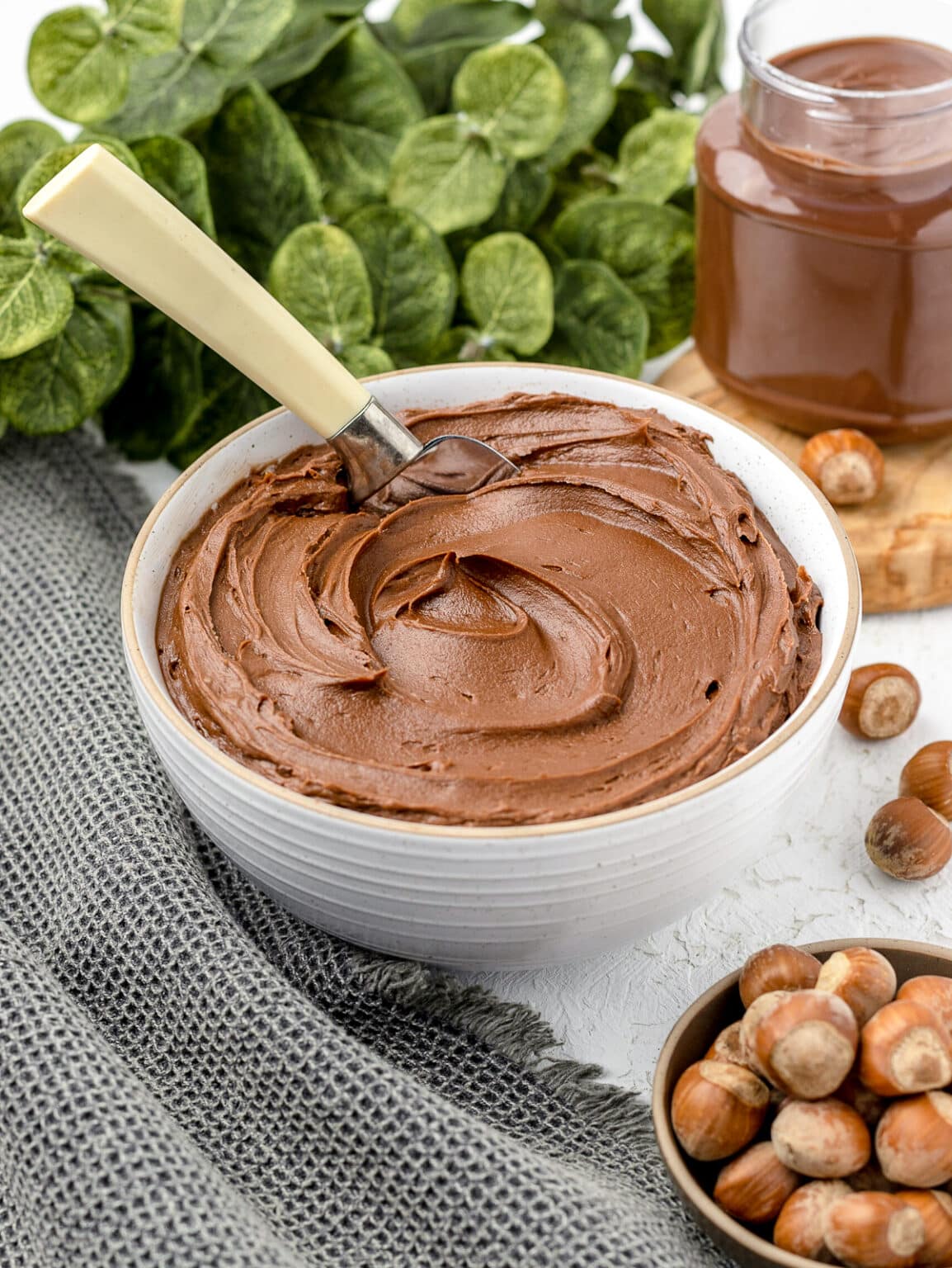 Nutella Buttercream Frosting (Super Creamy) - Entirely Elizabeth